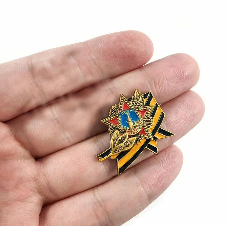 Значок, коричневый — фото 1
