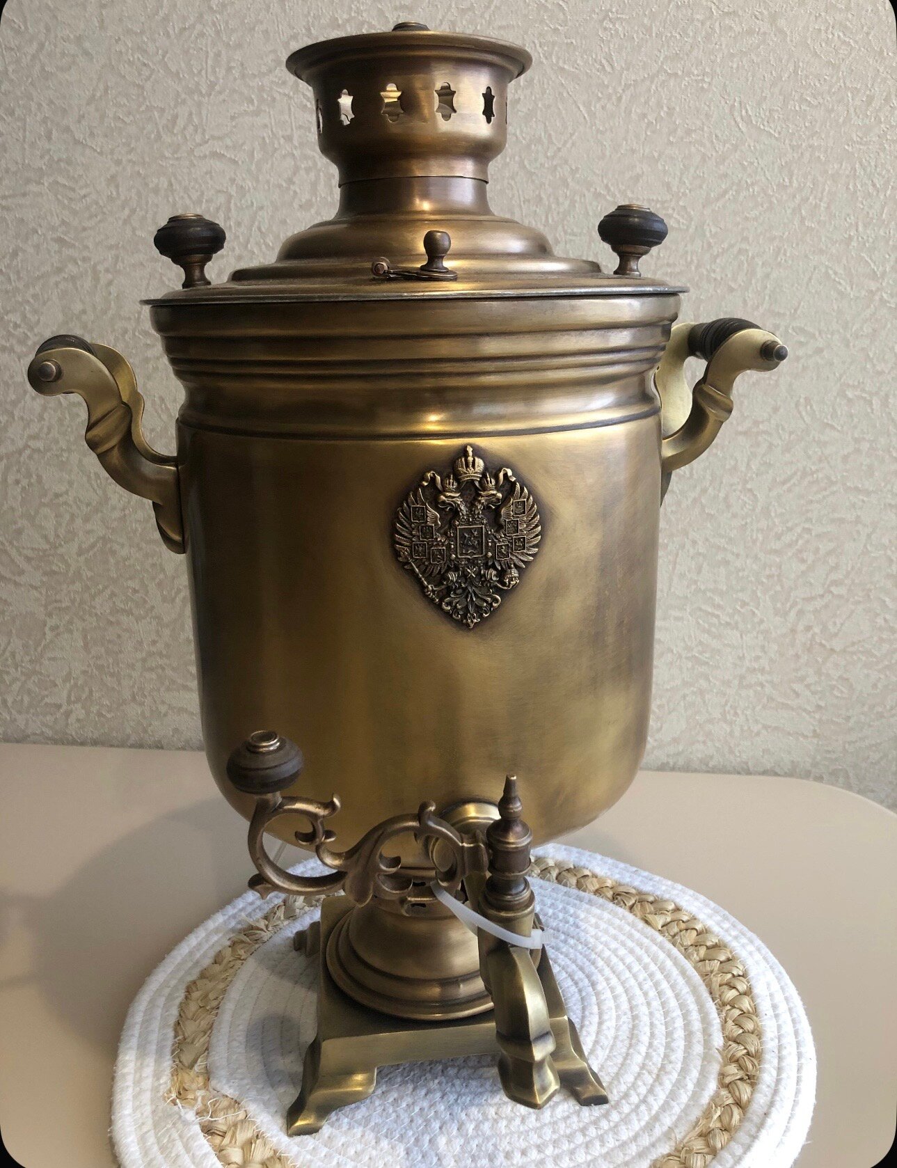 Самовар с гербом Р Ф