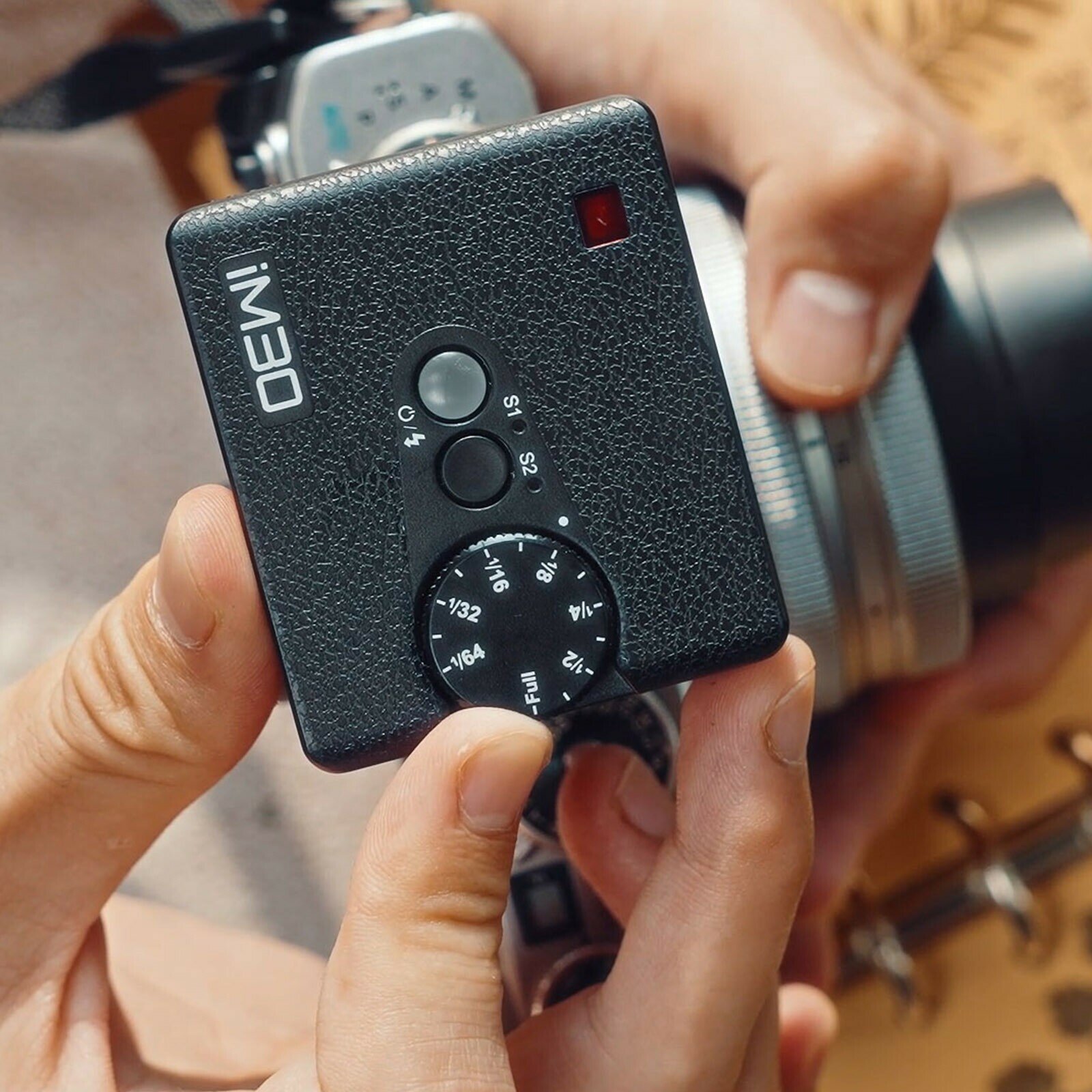 Компактная и мощная вспышка Godox iM30 для съемки