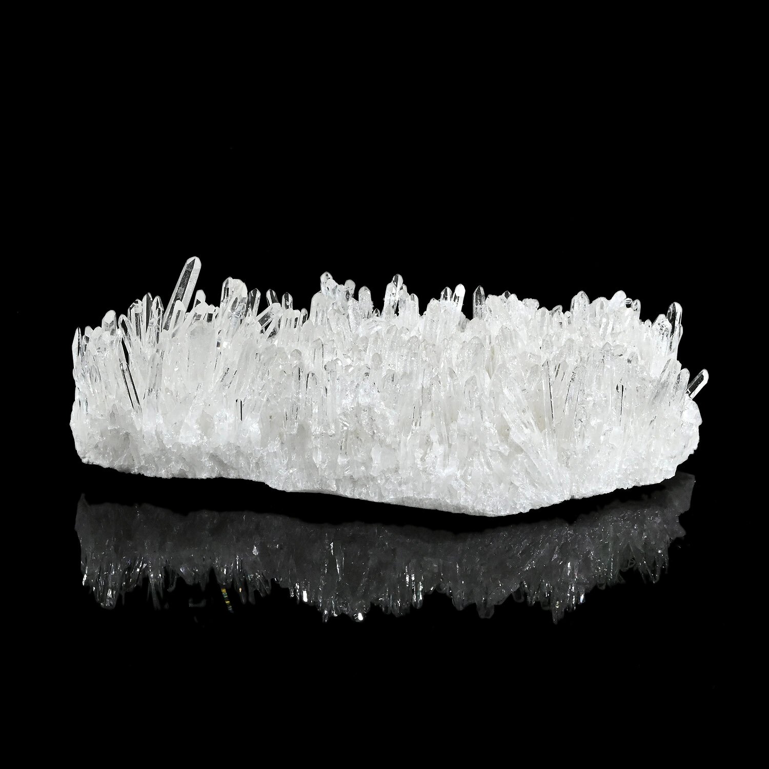 Друза из горного хрусталя 112*40*32мм, 142г .