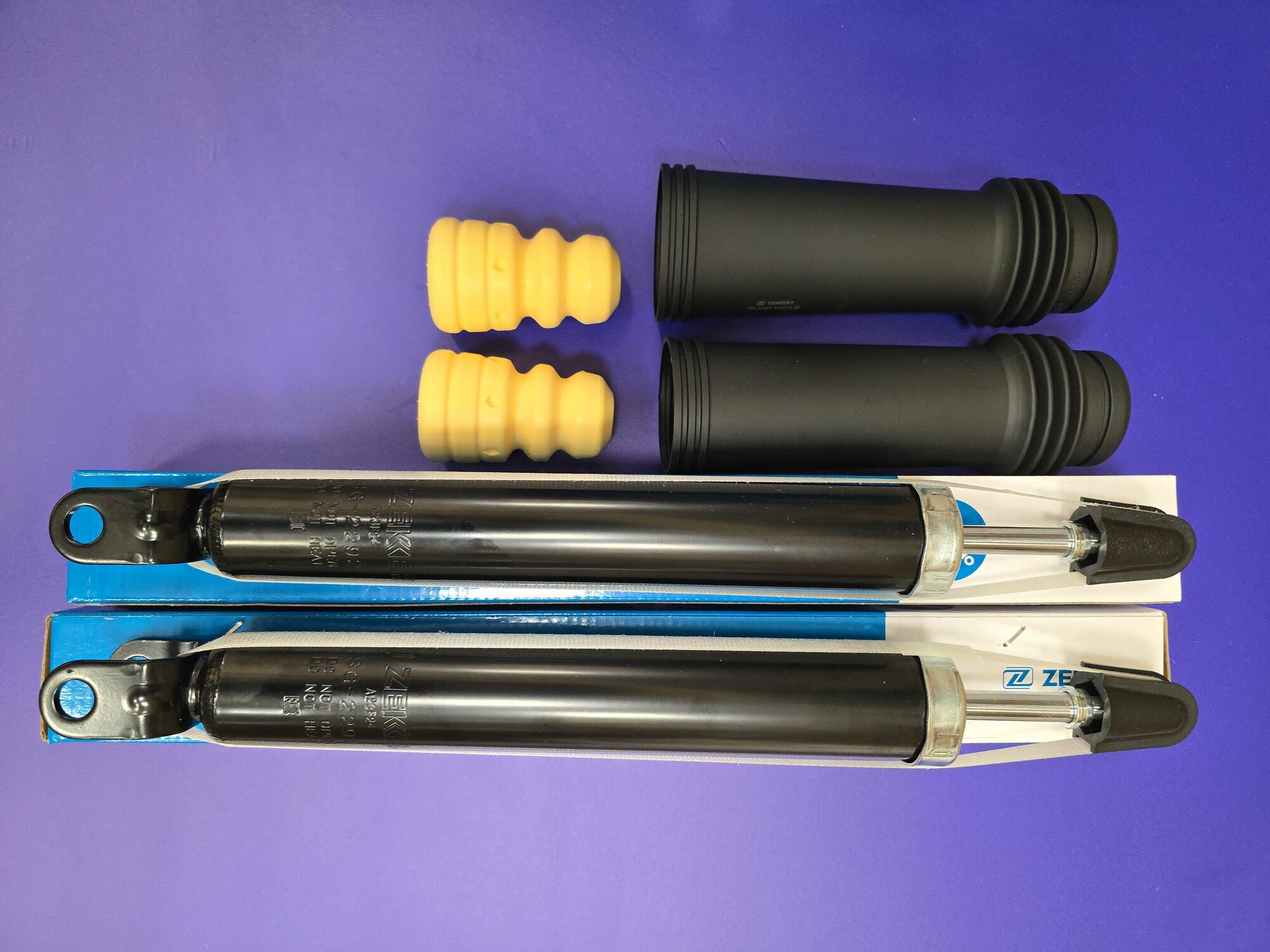 Пара задних амортизаторов c пыльниками, отбойниками Zekkert Германия на Кия Сид 2006-2008гг. Стойка, амортизатор на Kia Ceed