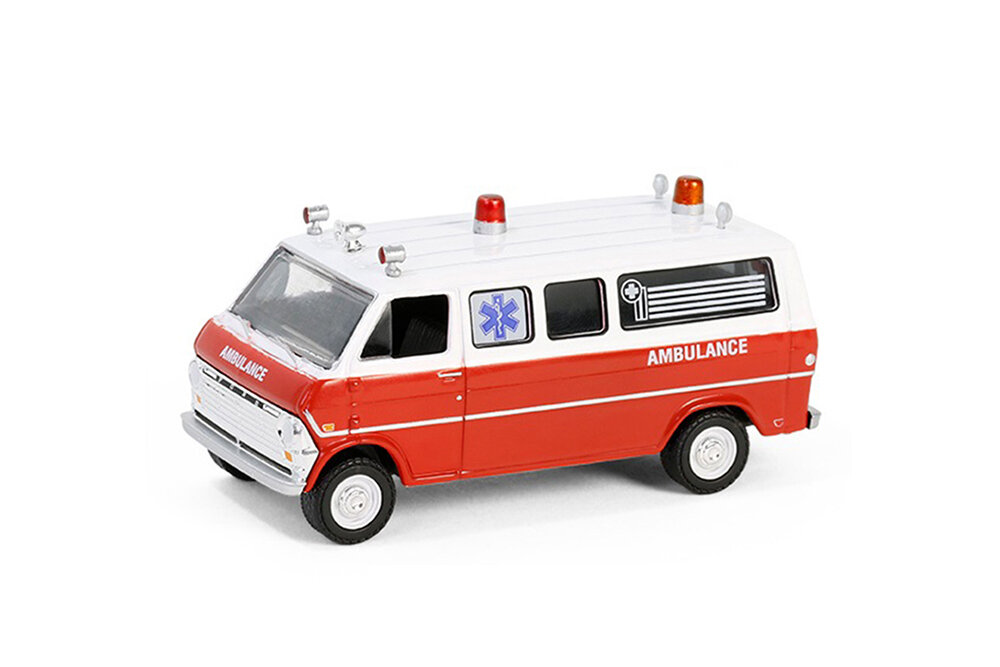 Модель коллекционная GREENLIGHT Ford club wagon ambulance 1970 (из к/ф "аэроплан!") (длина модели 6-10 см)