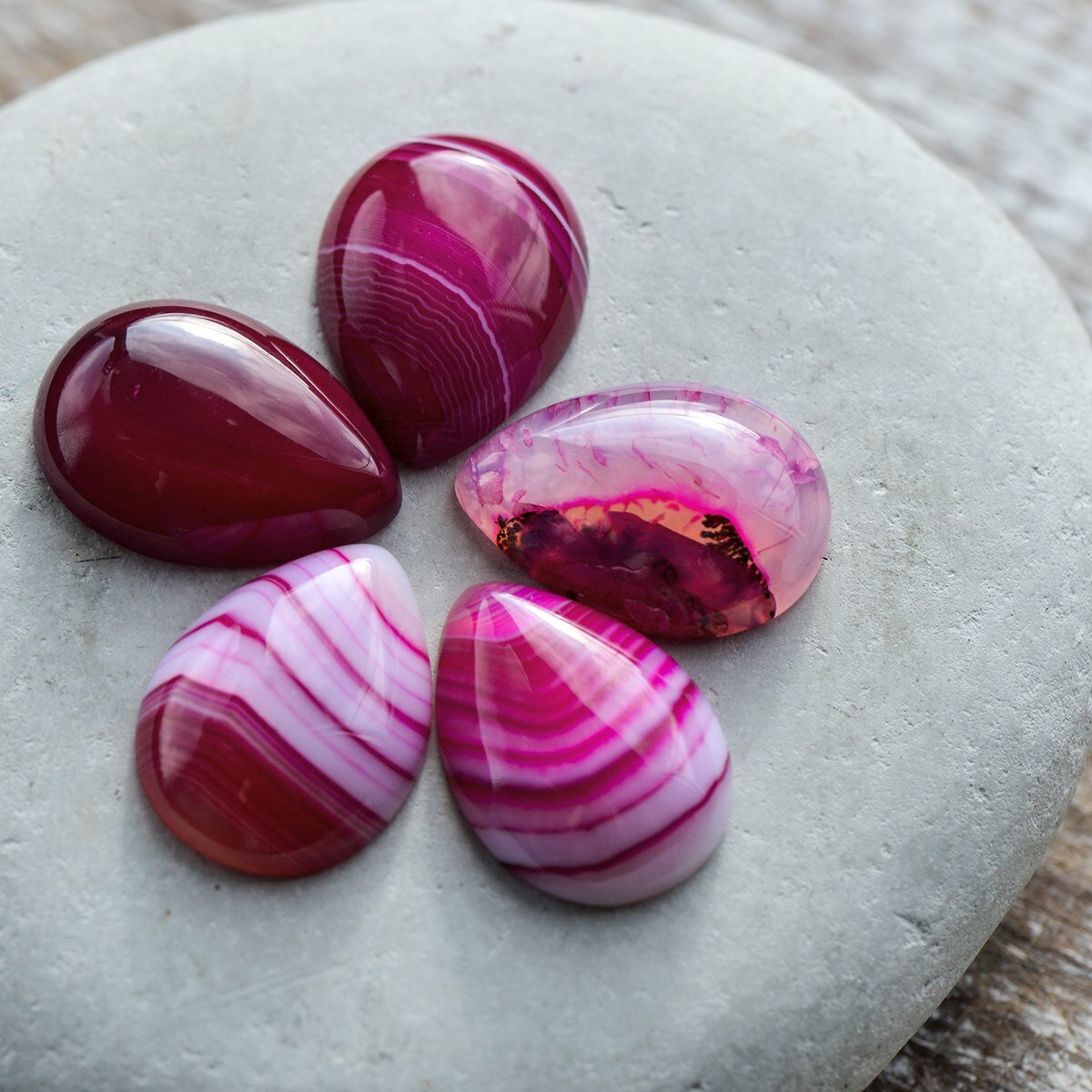 Кабошон Агат 3 шт, капля, цвет маджента, размер 25x18x6-7 мм
