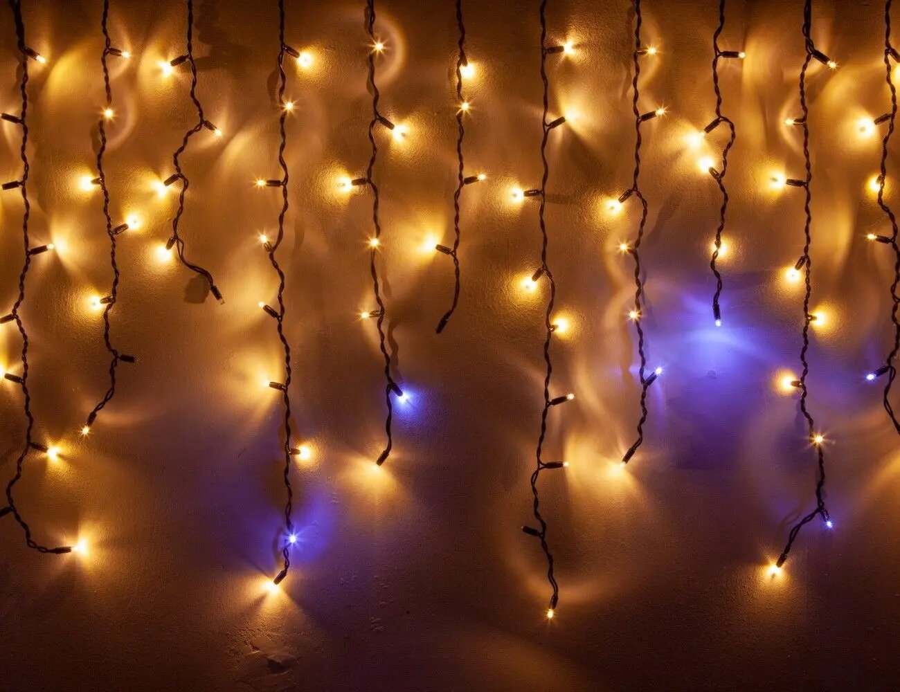 Светодиодная бахрома Legoled 3.2*0.9 м, 168 экстра теплых белых LED ламп, холодное белое мерцание, черный каучук, соединяемая, IP54, Laitcom