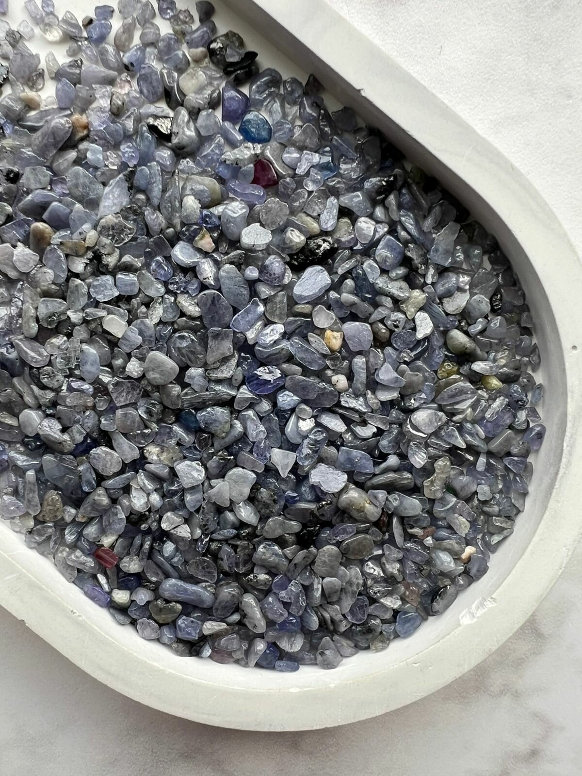 Галтовка натуральный камень Танзанит, фракция 3х5 мм. Упаковка 100 гр.