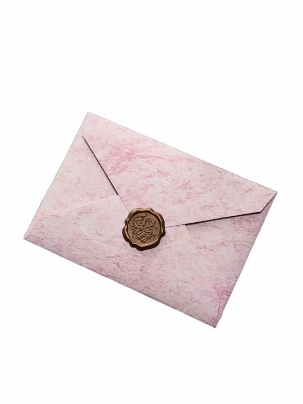 Позолоченный конверт с письмом