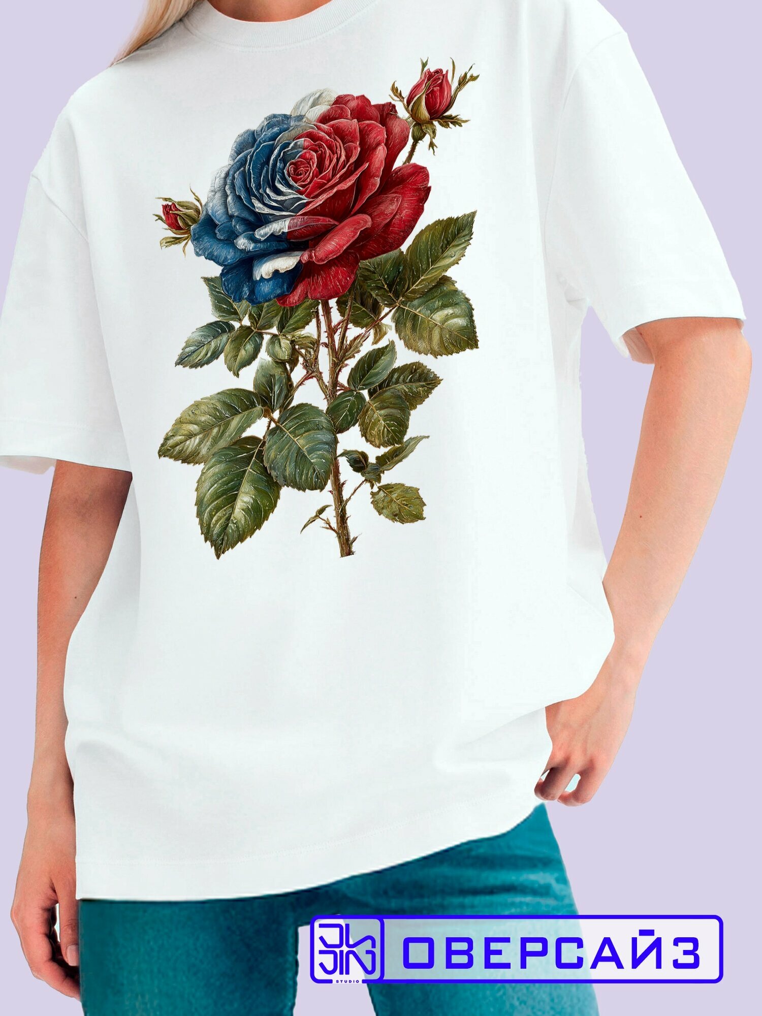 Футболка оверсайз женская с принтом Винтажная пестрая роза с красными и синими лепестками, цветочные узоры природы, белый хлопковый трикотаж с прикольным рисунком на груди