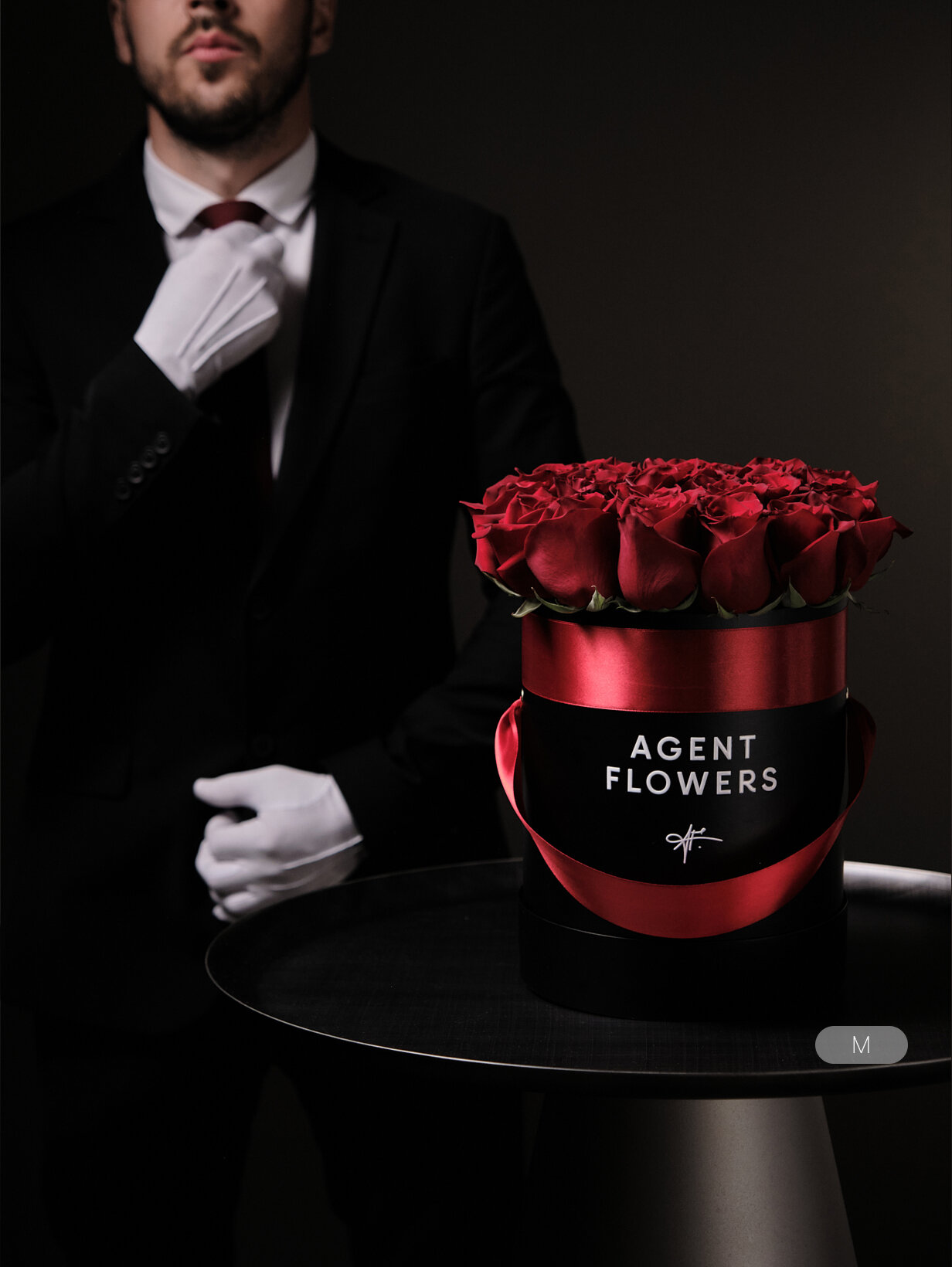 Букет AGENT FLOWERS, эквадорские красные розы, в шляпной коробке