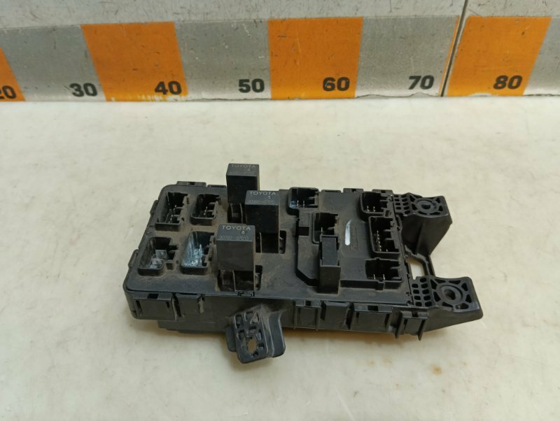 Б/У Блок предохранителей Toyota Avensis 1998 1 458530 TOYOTA арт. 8273005010