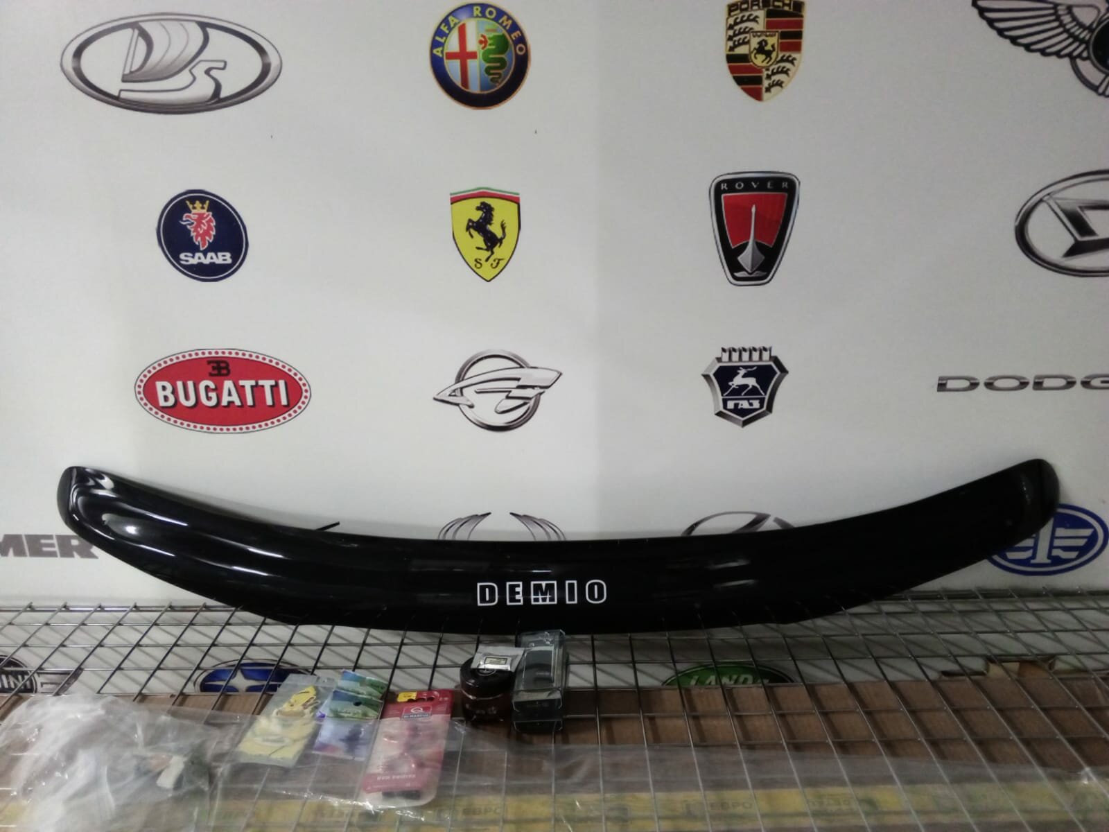 Дефлектор капота (отбойник, мухобойка) MAZDA DEMIO (1997-2001; кузов DW) "VIP-TUNING"+подарок по вашему выбору