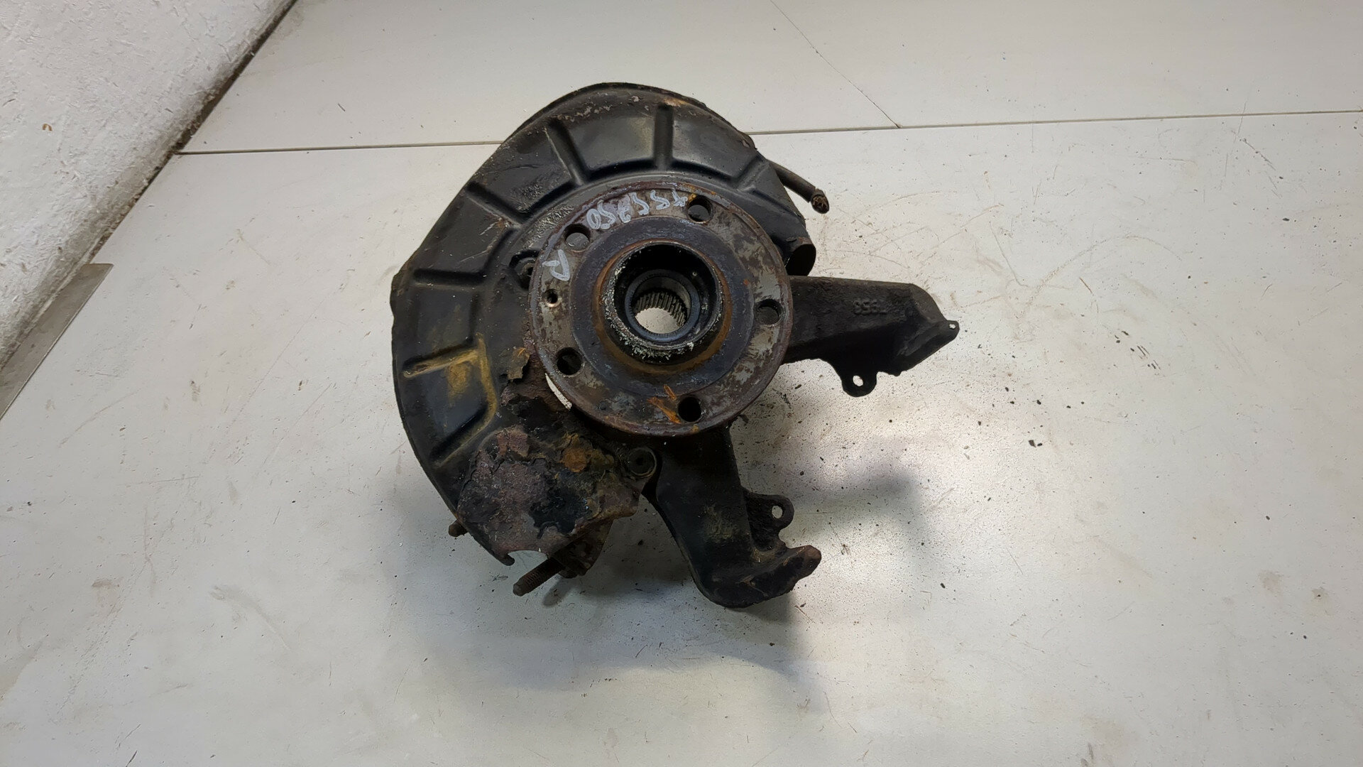 Ступица (кулак, цапфа) правая передняя Skoda Octavia (A5) Б/У