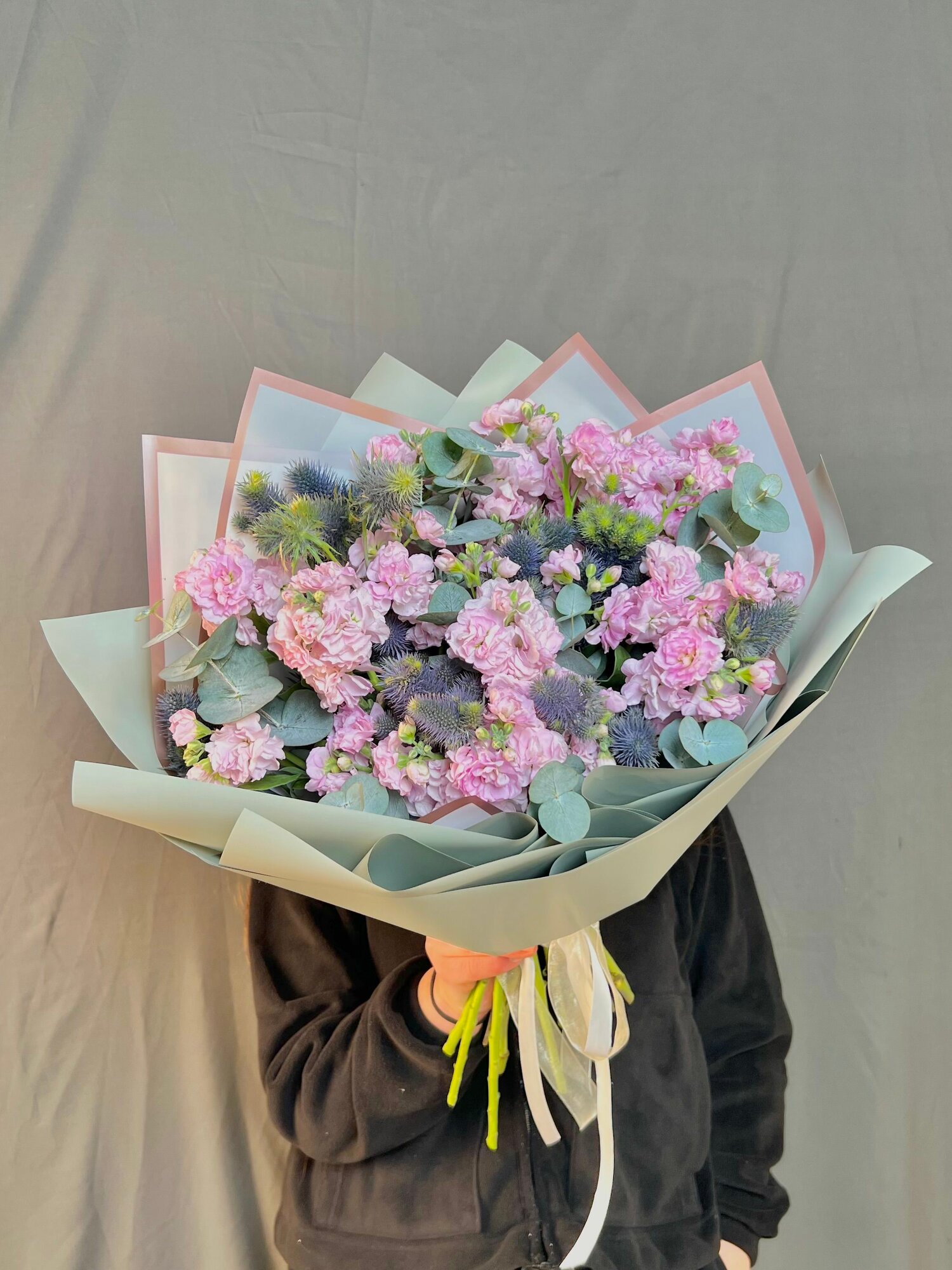 Ароматный букет Изысканная гармония с матиоллой, эрингиумом и эвкалиптом