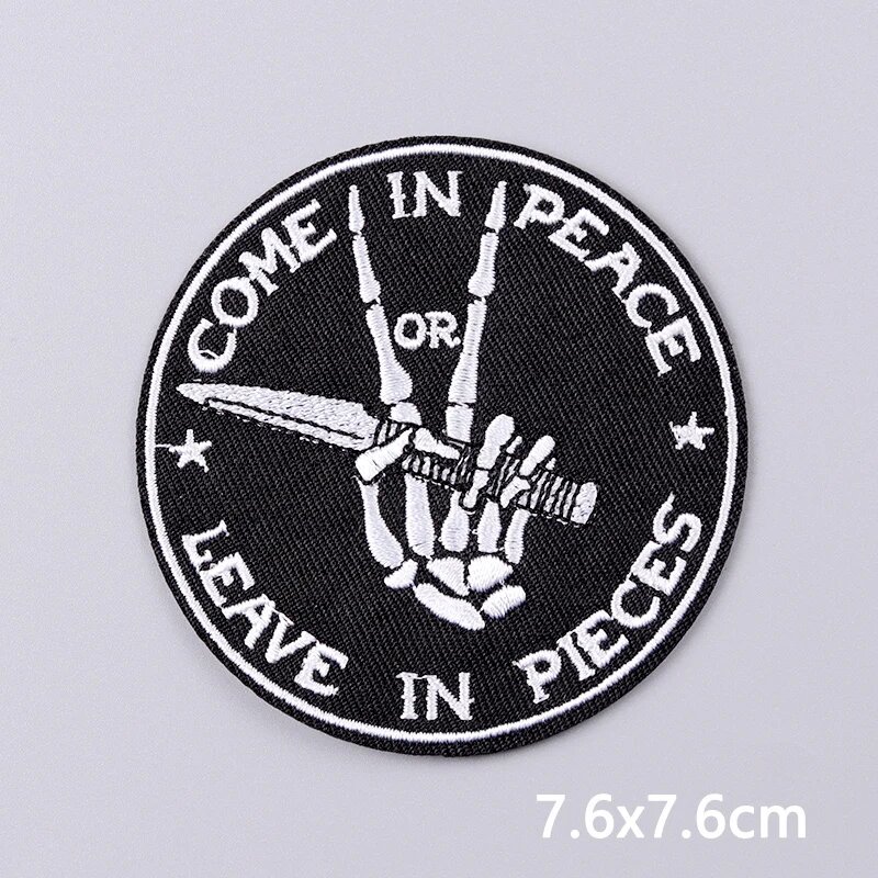Нашивка "Come in Peace or Leave in Pieces" черная, 7.6x7.6 см, PE8670CT