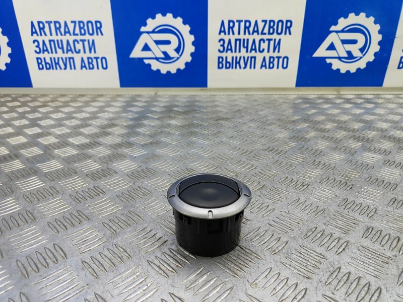 Б/У Дефлектор воздушный Renault Duster HS / Рено Дастер HS 1.6 K4MA606 102 Л.С 2013