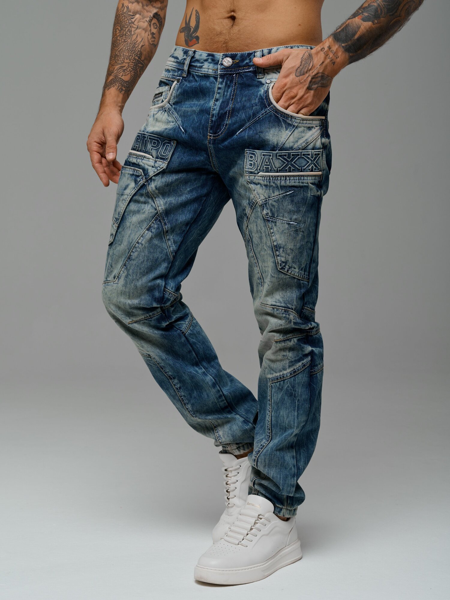 Джинсы зауженные 