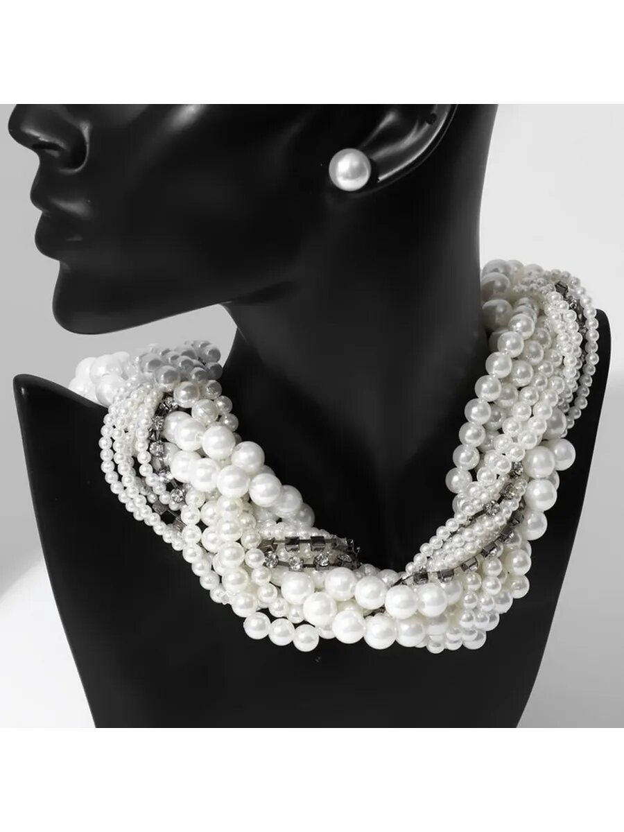 Комплект бижутерии, пластик