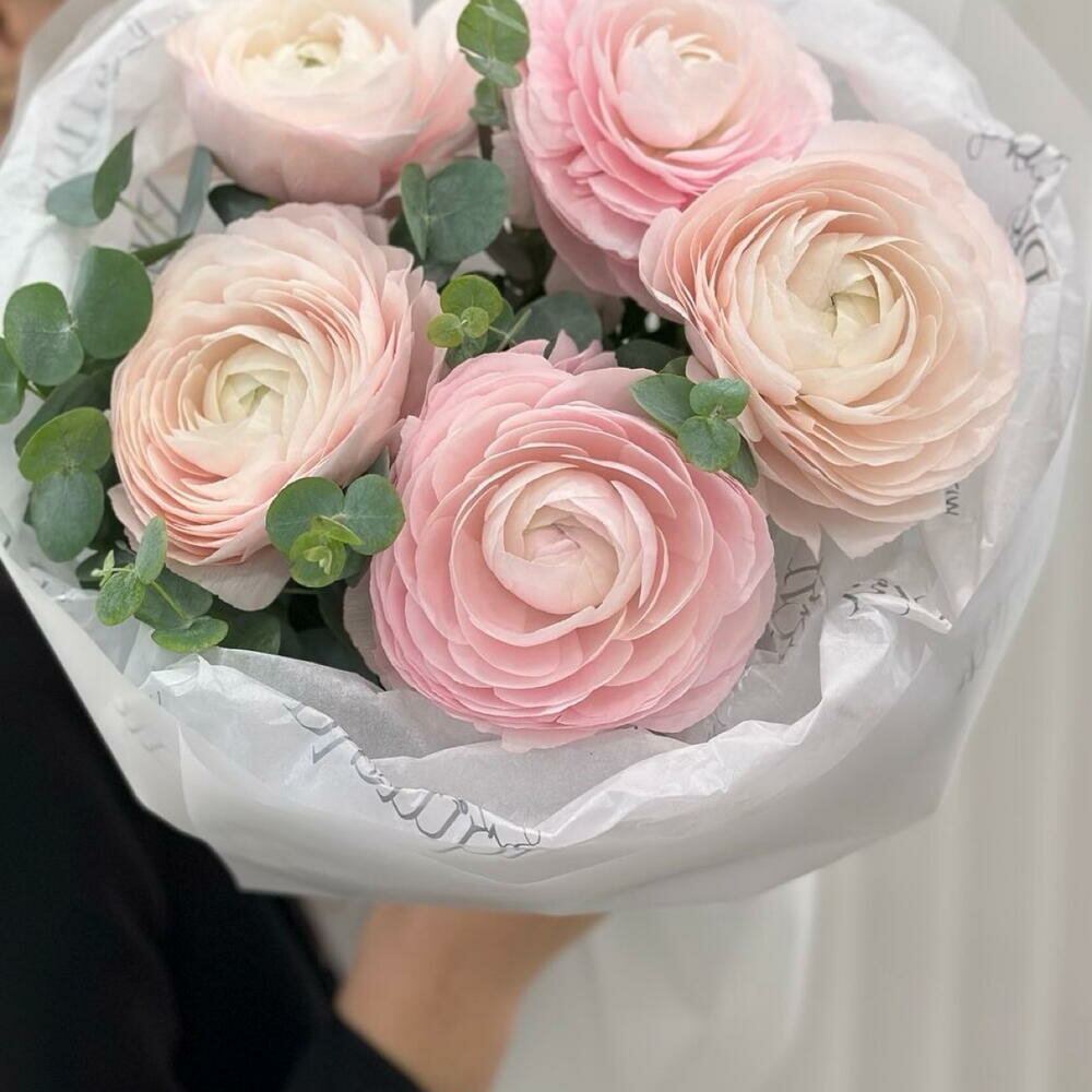 Букет с ранункулюсами 5 шт