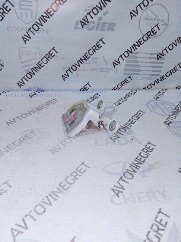 Петля двери Лада Ларгус Кросс Б/У с пробегом