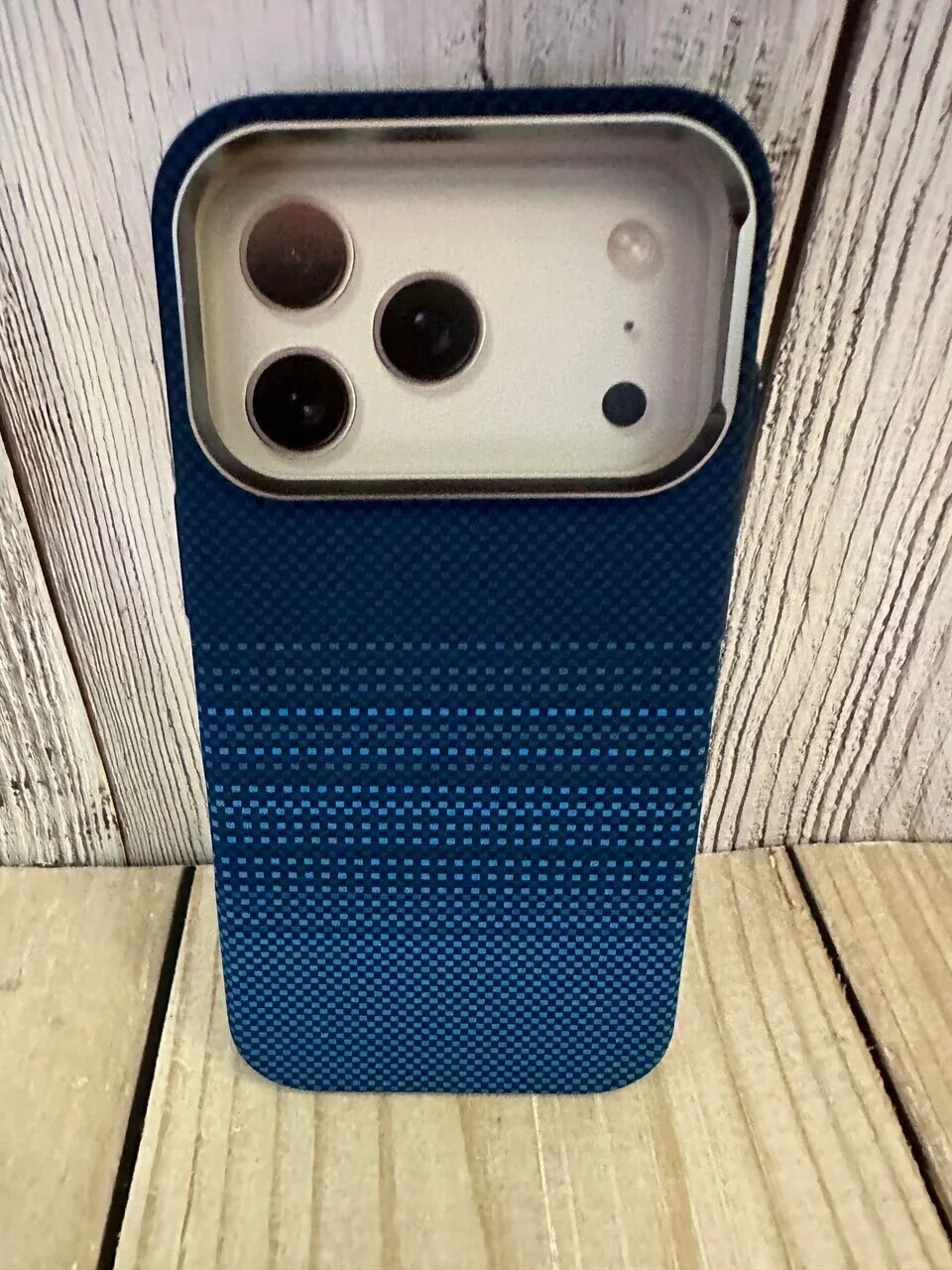 Чехол-накладка с magsafe для Iphone 17 Pro Luxo синий с полосами