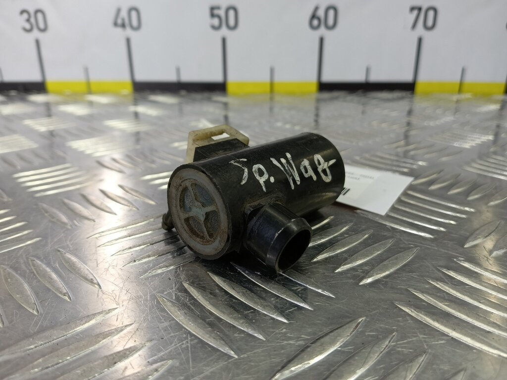 Насос омывателя (Моторчик) Б/У для MITSUBISHI Space Wagon III (1998—2004) MB859538