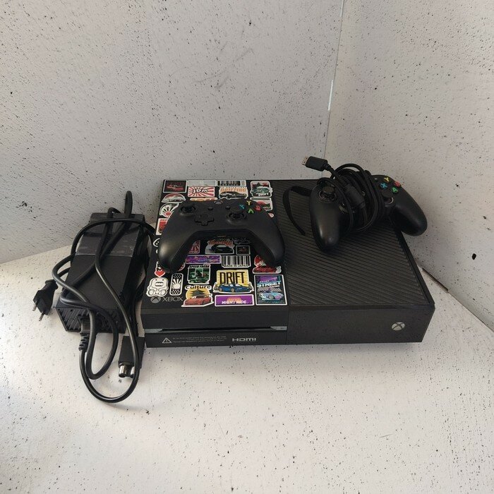 Игровая приставка Microsoft Xbox One 500 ГБ