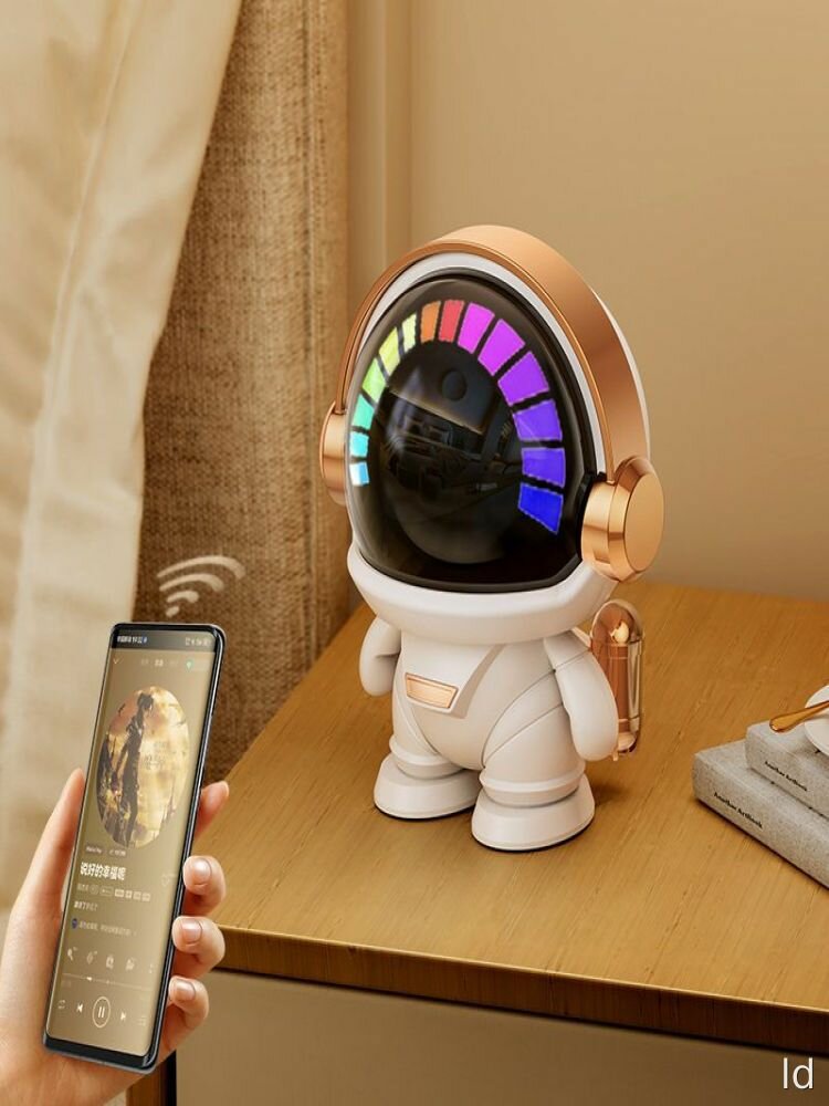 Портативная колонка Космонавт с RGB-подсветкой, беспроводная, для дома и отдыха
