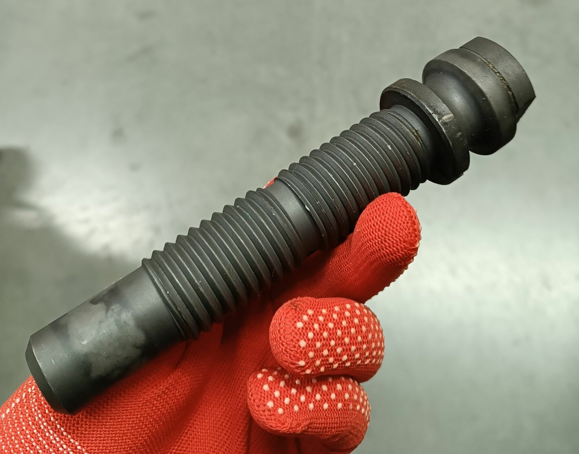 Палец рессоры 36.9x166/M28x4 перед. Scania 94/114/124/144 , арт. 720178 Errevi