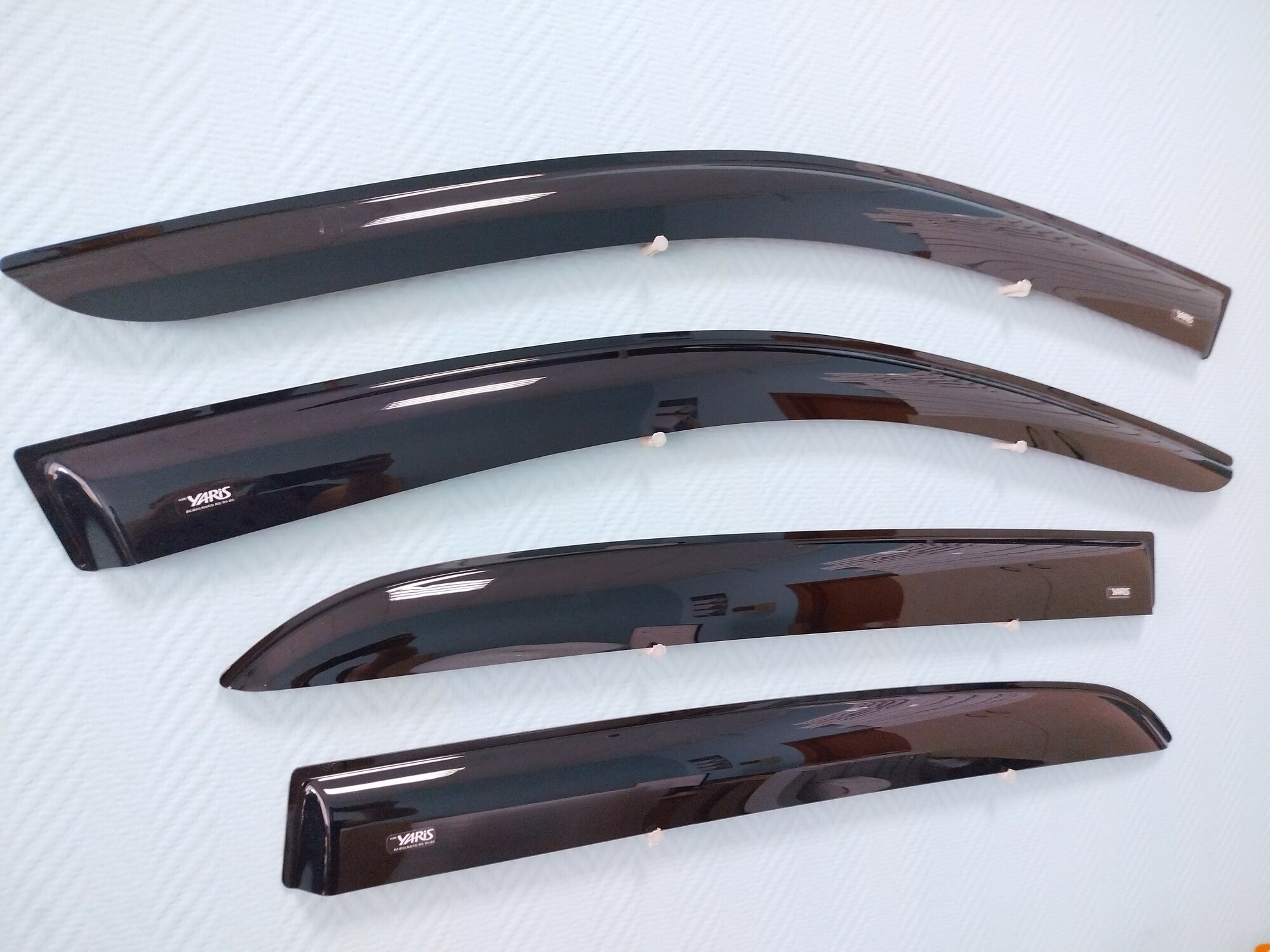 Дефлекторы окон Toyota Yaris с 1999 по 2005, к-т 4 шт, скотч 3M