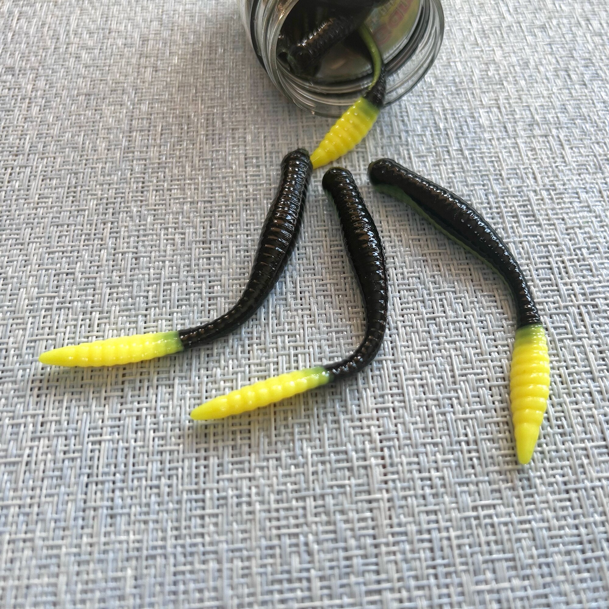 Мягкая Силиконовая приманка для форели Бобриный Хвост 77 мм, цвет Черно-Лимонный, 10 шт.