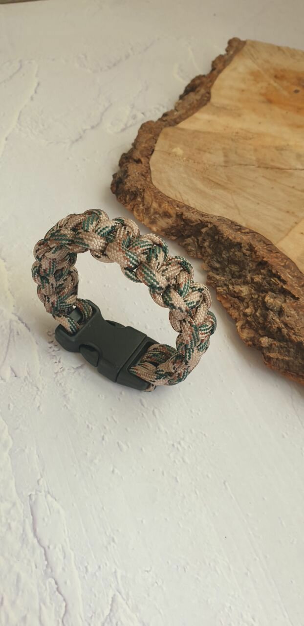 Плетеный браслет