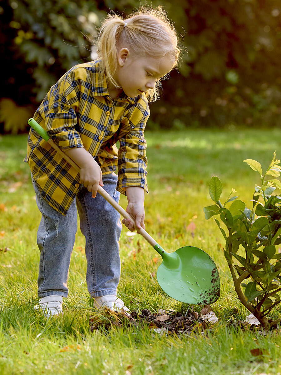 Игрушка "Садовод" детская Лопата Hape остроконечная, 67 см. E5587_HP