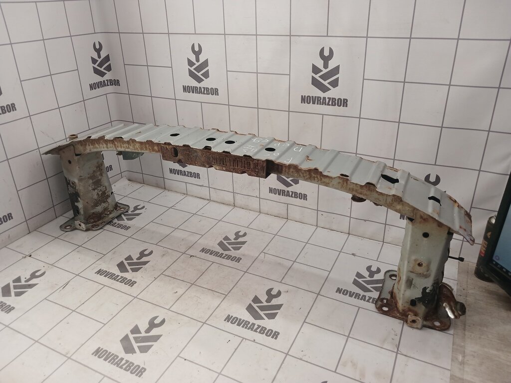 Усилитель переднего бампера Ford Focus 2 05-08