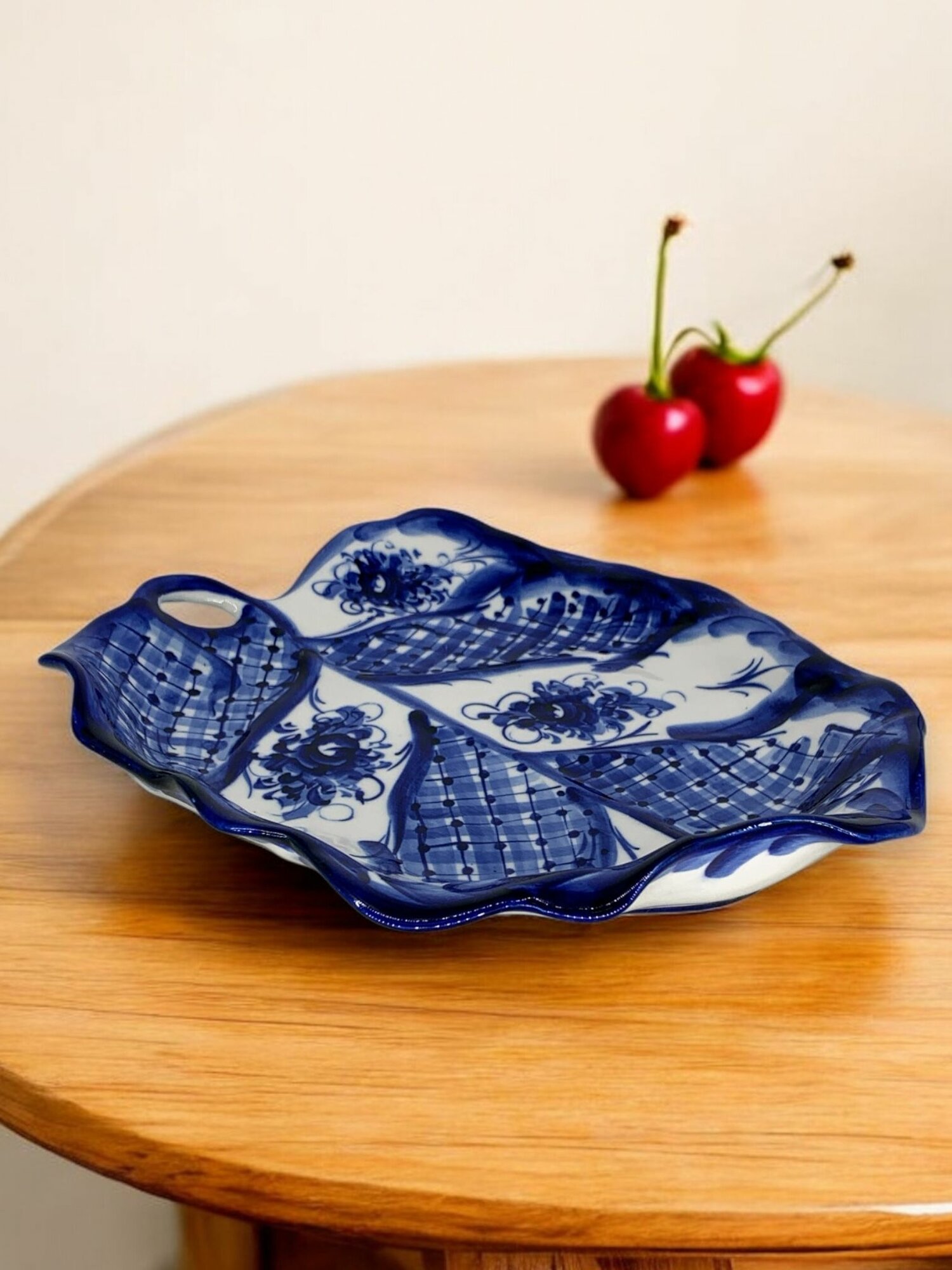 Блюдо сервировочное "Лист" гжель ручная работа