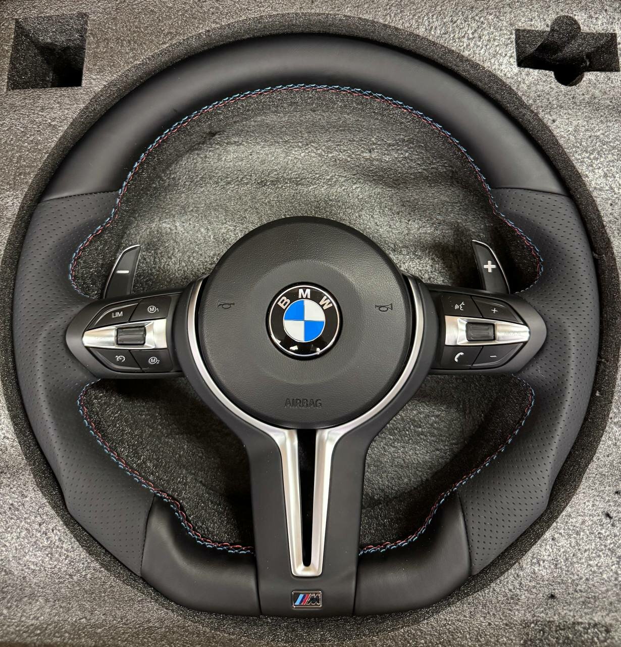 Руль M BMW f10 F06 F01 F07 M5 M6 кожаный анатомический без подогрева