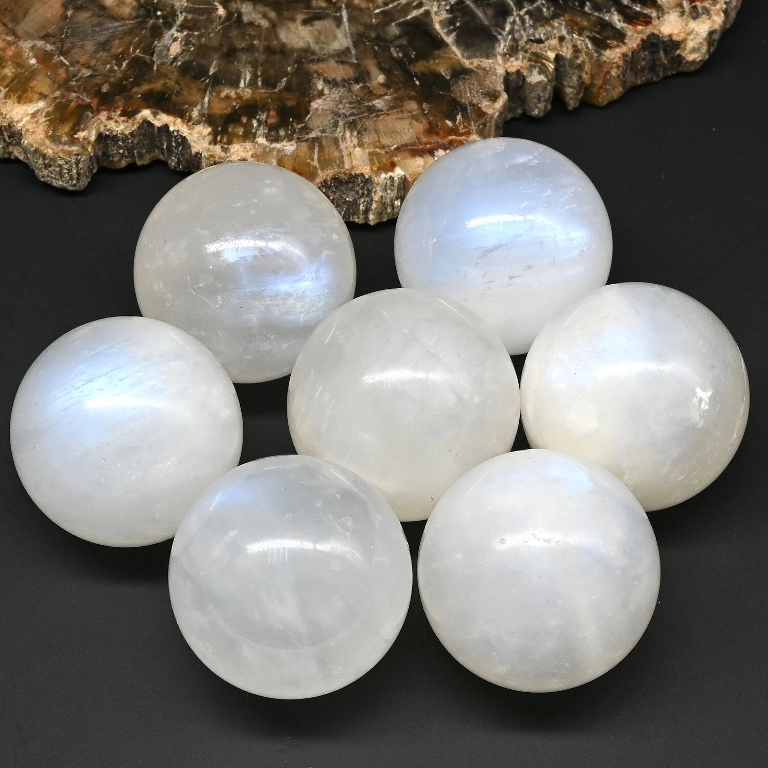 Шар из лунного камня, (адуляр) диаметр 29-30мм .