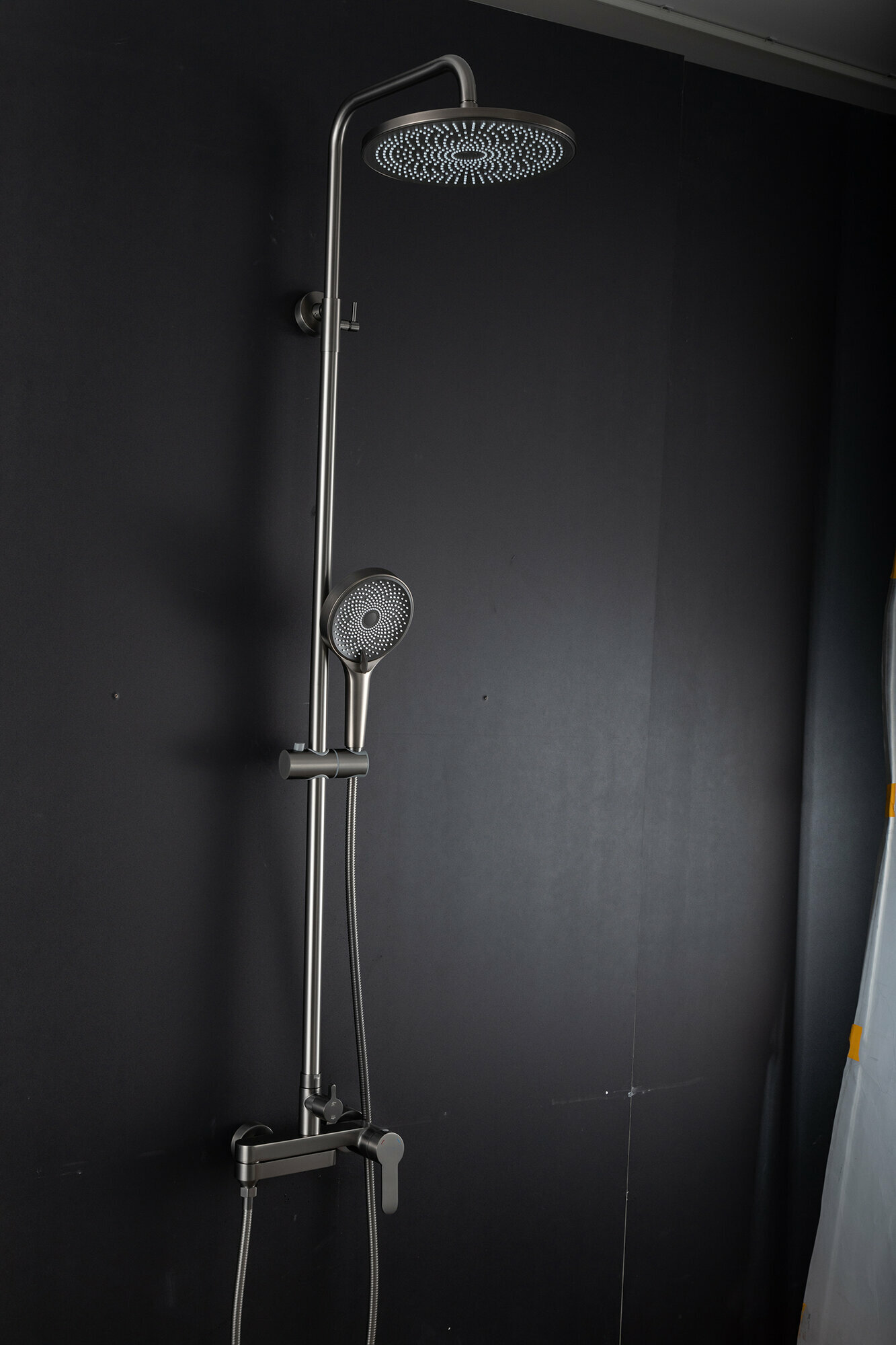 Душевая стойка Gappo G2499-39 оружейная сталь, покрытие PVD, латунь, верхний душ с тремя режимами