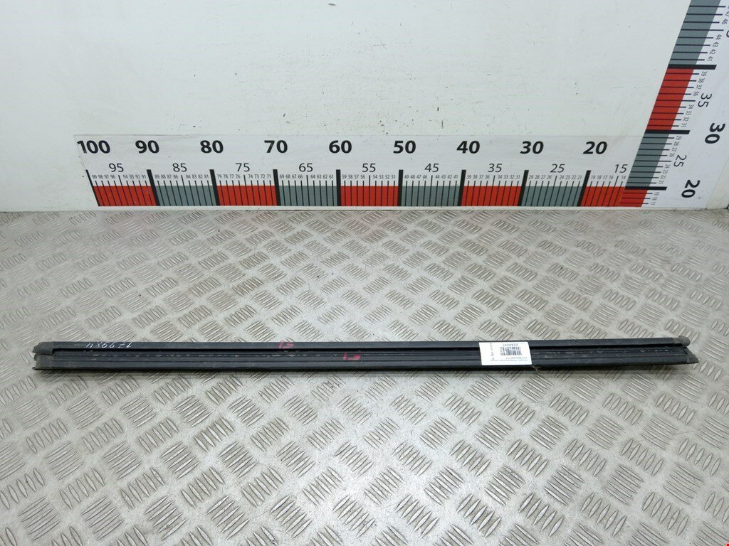 Накладка декоративная (молдинг) стекла двери задней левой Volkswagen Tiguan 1 5N0837479 арт. 2248247