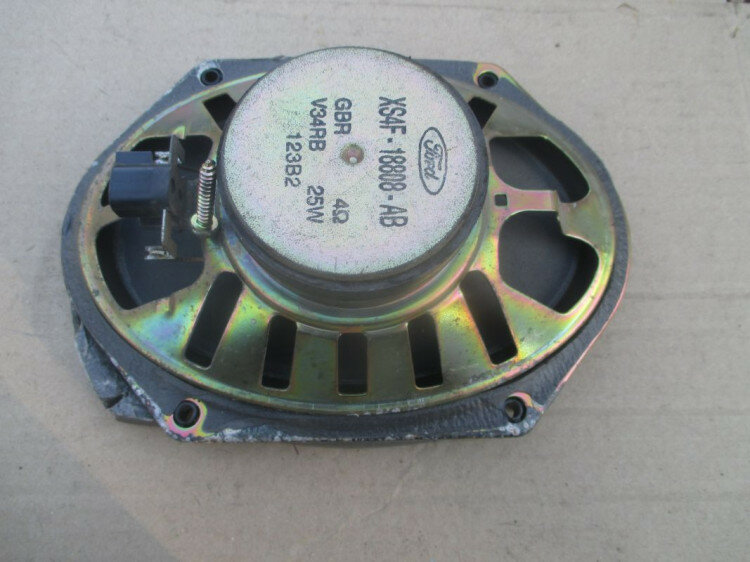Динамик дверей передних или задних XS4F18808AB V34RB 425B1 25W 4Ом Форд Фокус 1