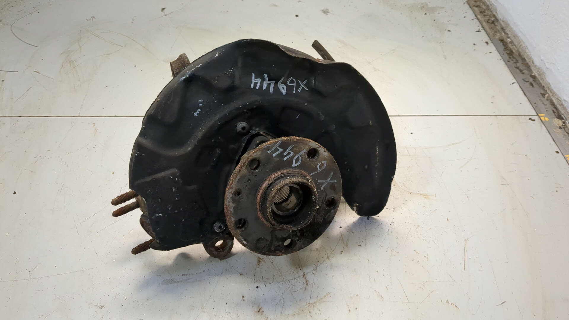 Ступица (кулак, цапфа) правая передняя Skoda Octavia (A7) Б/У