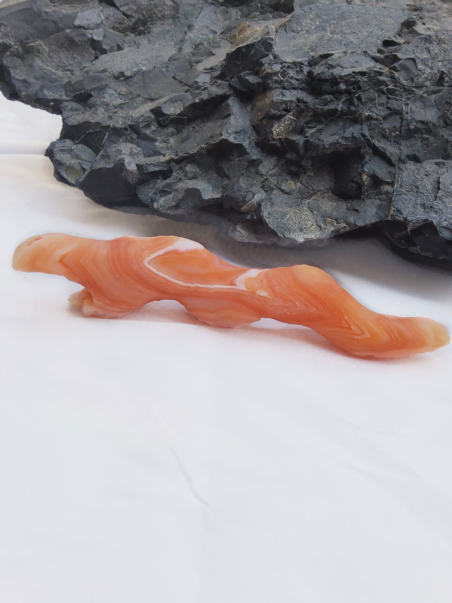 Натуральный камень Агат Алькса самородок-талисман 81 гр