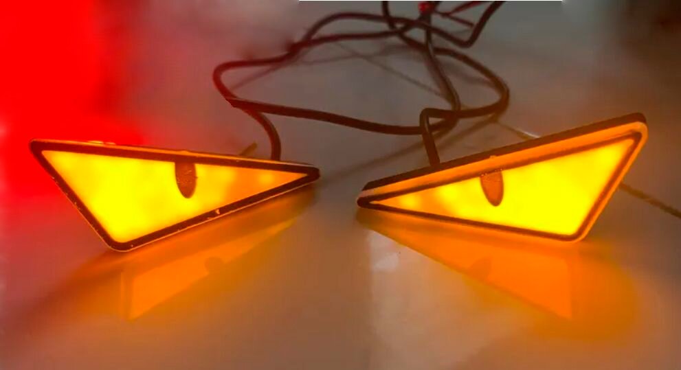 Светодиодные фонари "Глаза дьявола" треугольные Жёлтые ; украшение для авто фары; номерного знака