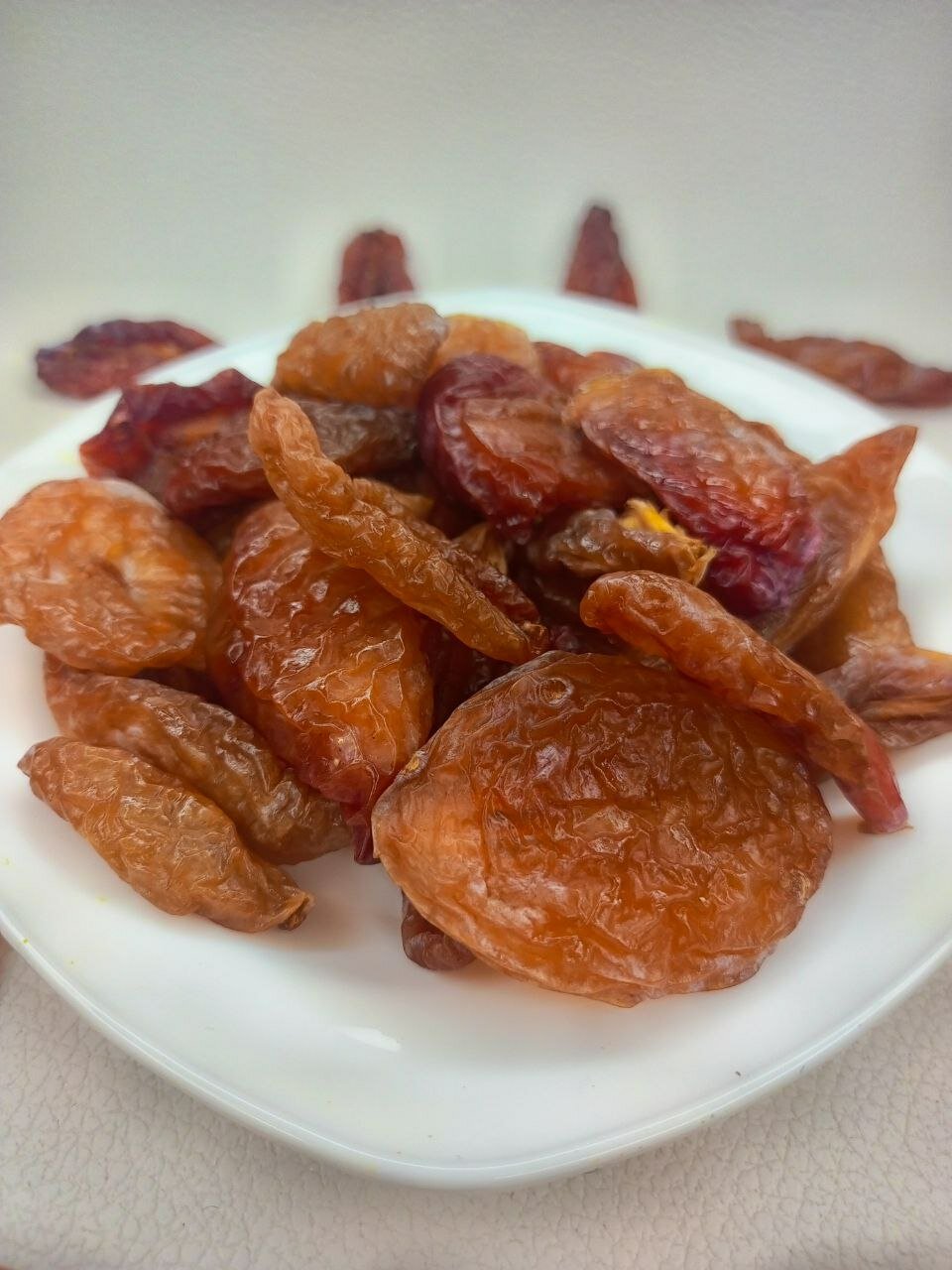 Слива красная сушеная Виктория половинки