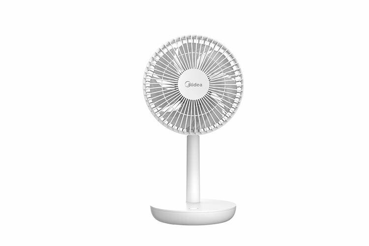 Настольный вентилятор Midea белый, мощность 50 Вт, 3 скорости, поворотный механизм, компактный дизайн