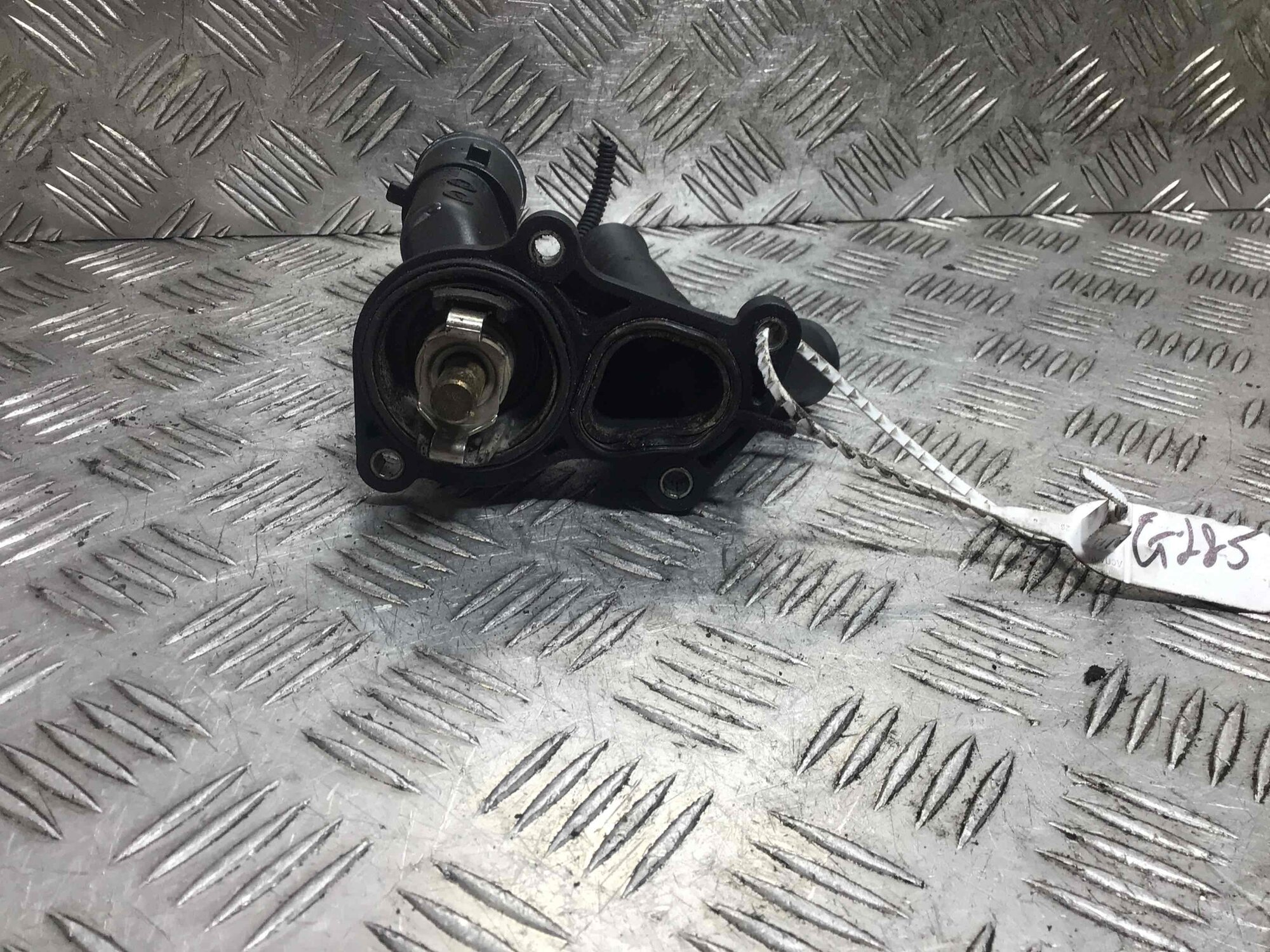 Б/У Корпус термостата Ford Focus 2 поколение (2005-2008) 2004 г.