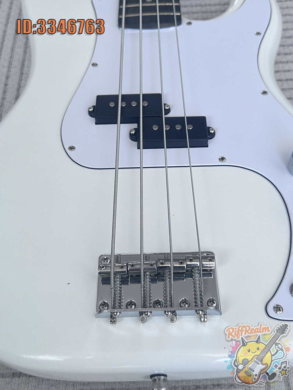 Бас-гитара Precision Bass Light Yellow&White — фото 1