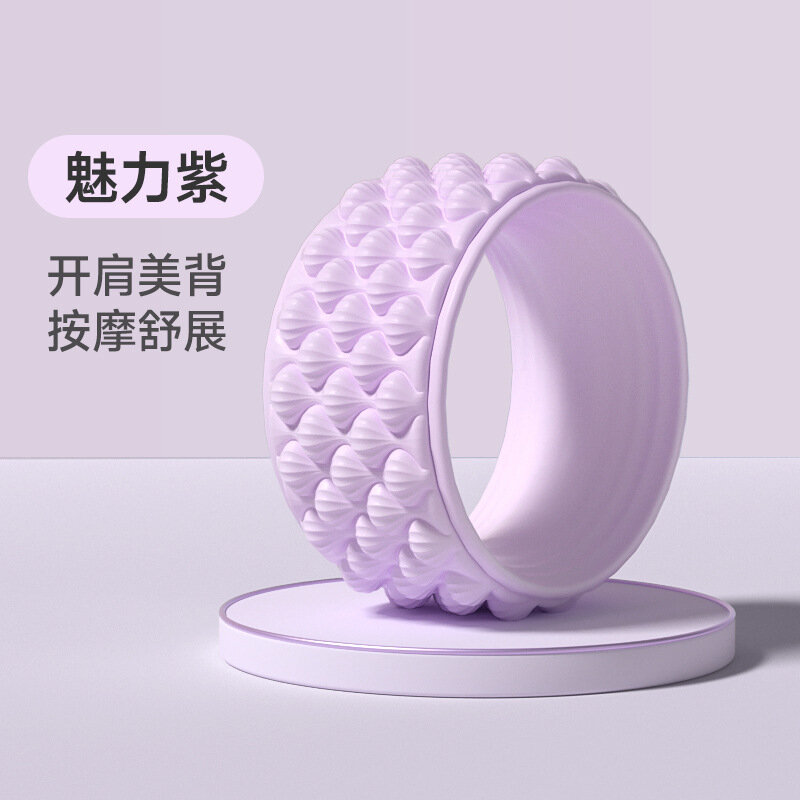 Колесо йоги модернизировано, кувшины, открытые спины, плечи, новички, ленивые люди, которые убирают красоту за спиной.