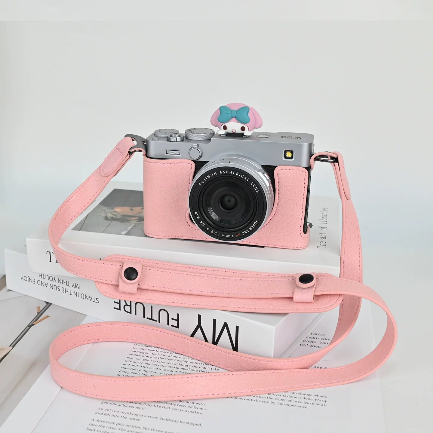 Розовый базовый элемент Fuji XE5 с ремешком 306 и комплектом My Melody