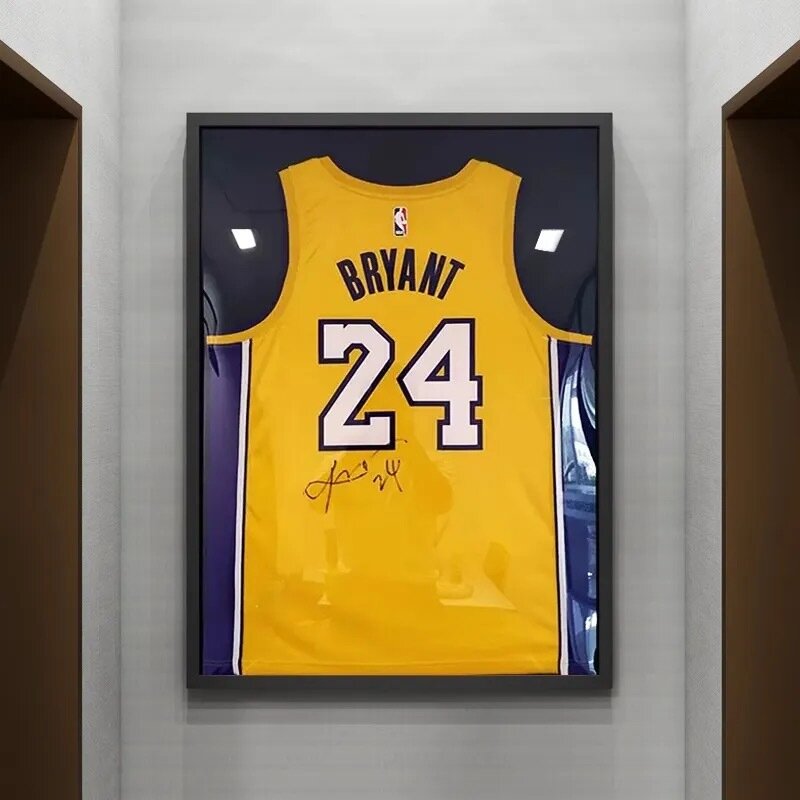 Рамка для демонстрации коллекции джерси: футбольных, баскетбольных, теннисных джерси. Рамка для фотографий из массива дерева. Рамка большого размера.