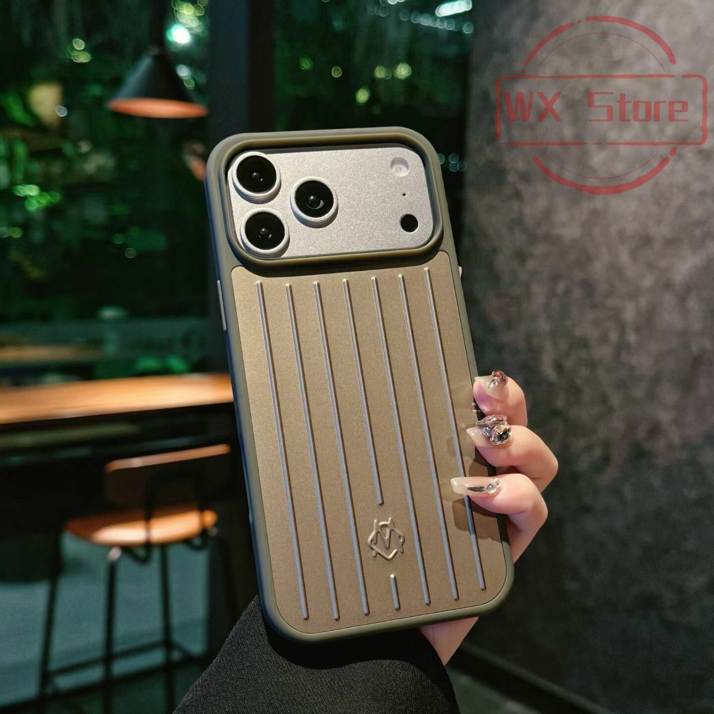 Чехол RIMOWA для iPhone 17 Pro , титановый, золотой