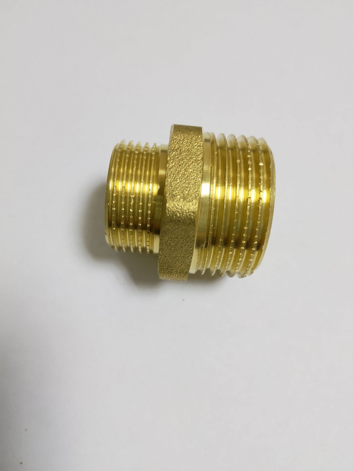 Ниппель переходной "1" на 3/4 латунь, наружная резьба.